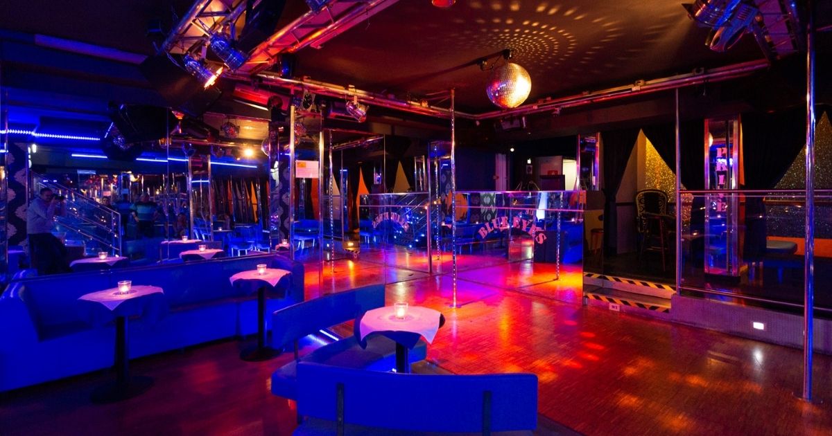 Ballerini Di Pole Dance Nei Nightclub